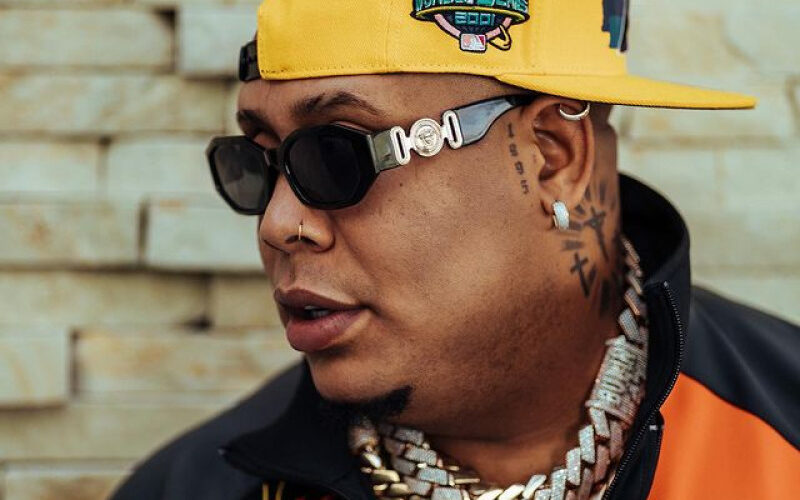 Bulin 47 evoluciona como artista y aprende a tocar su primer ...